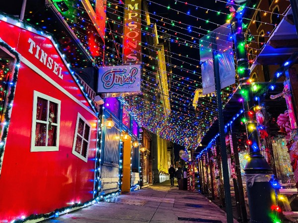 TINSEL CHRISTMAS POP-UP BRINGS WHITE CHRISTMAS TO CENTER CITY ...
